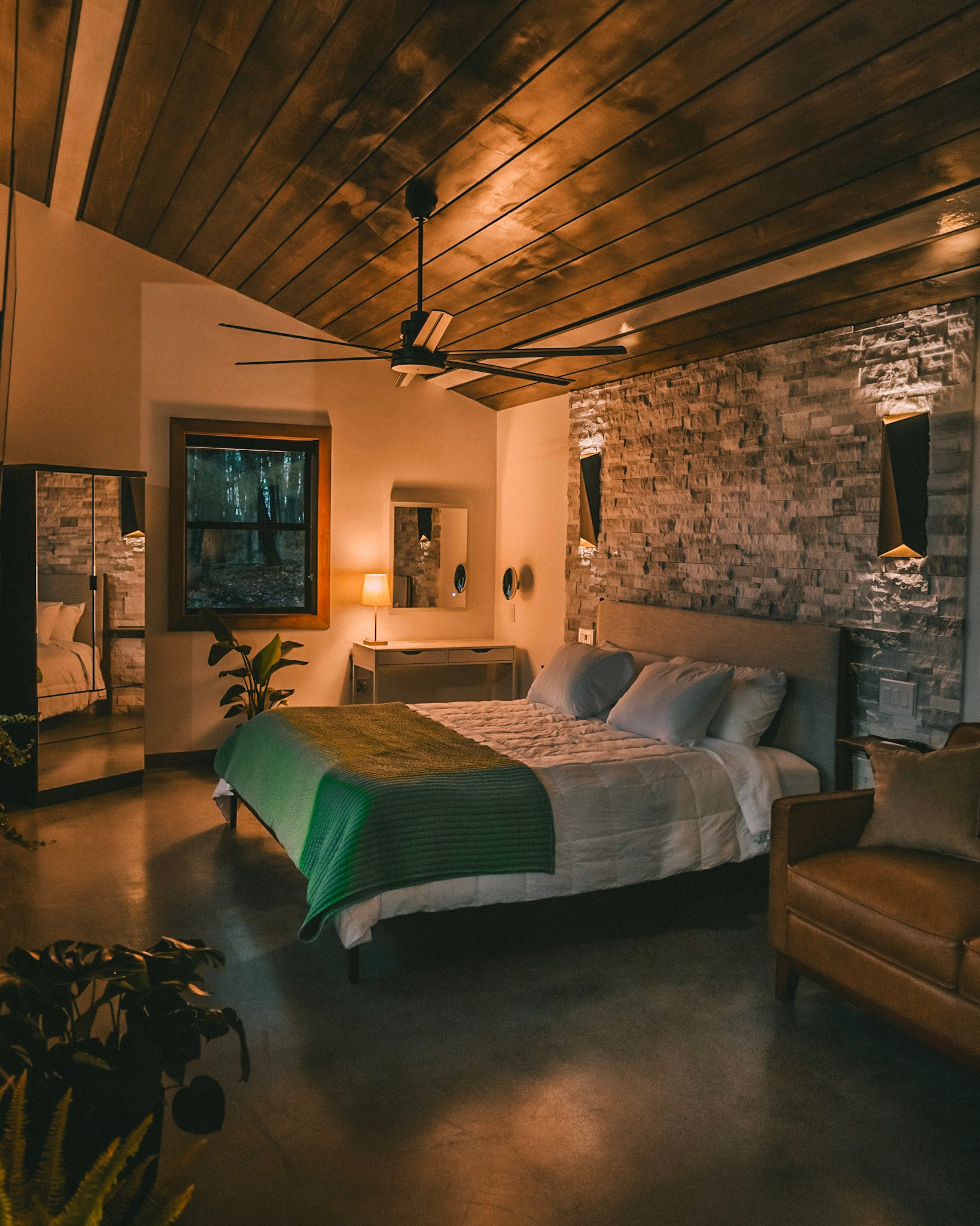 Hickory Outlook - Luxurious Getaway for Couples with Sauna and Hot Tub ...